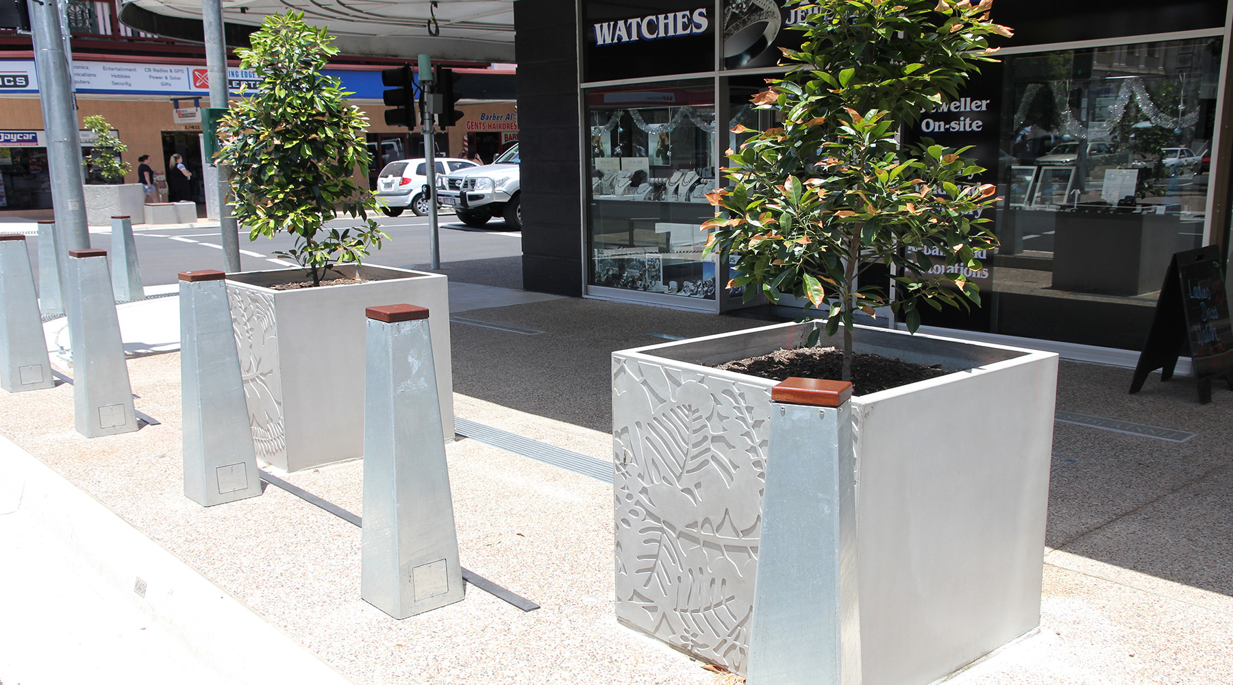 relief for designer planters - Quatro Design